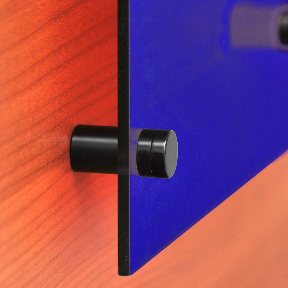 The Aluminium Hardware Features a Stylish Black Finish!