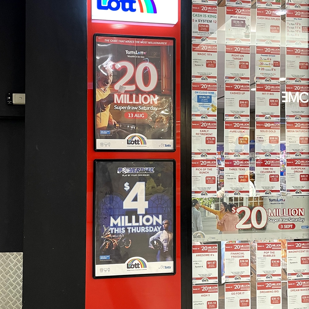 This Display Frame uses a Snapframe to Easily Switch Out Graphics!