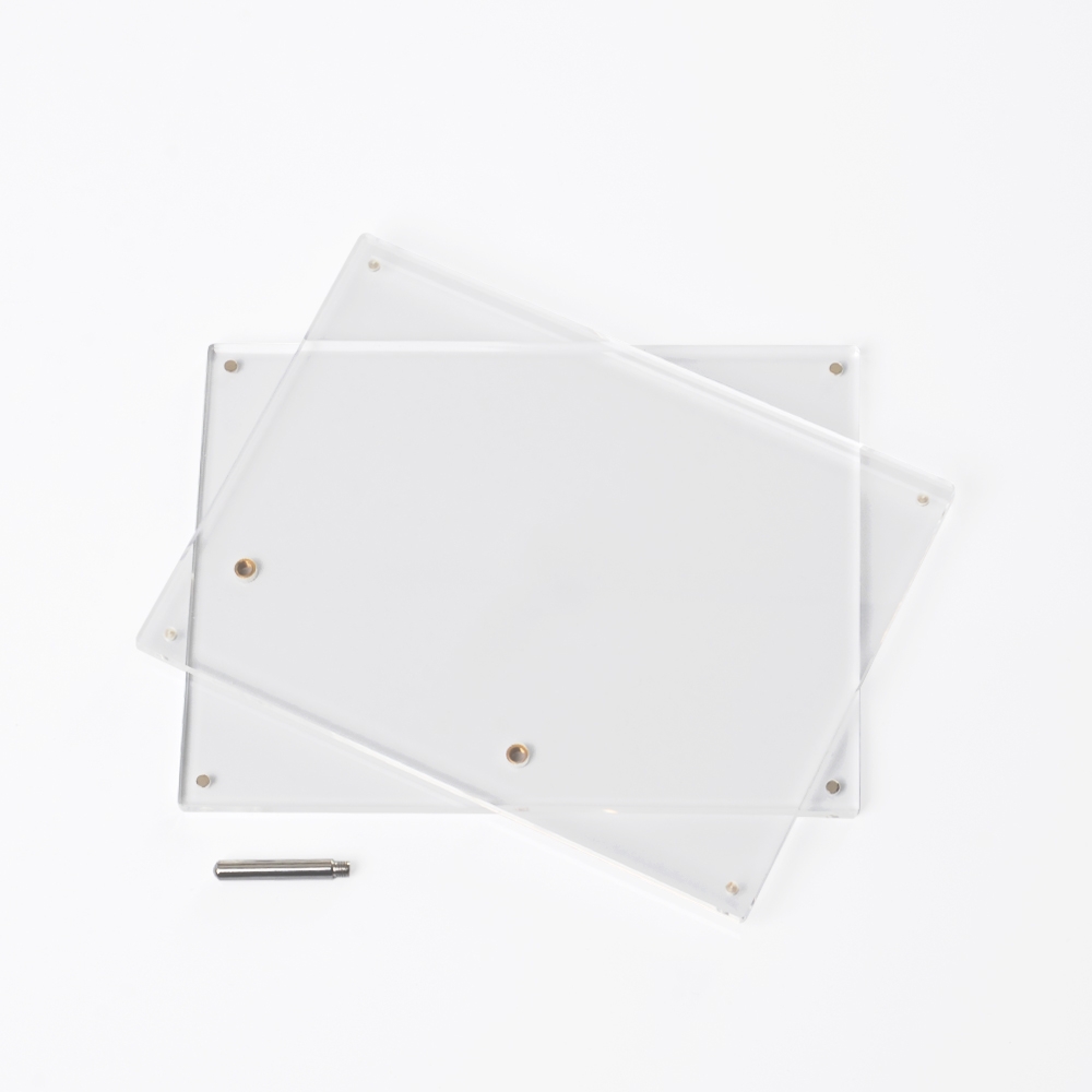 This Acrylic Plastic Frame Uses Magnets to Tightly Hold the Display ...