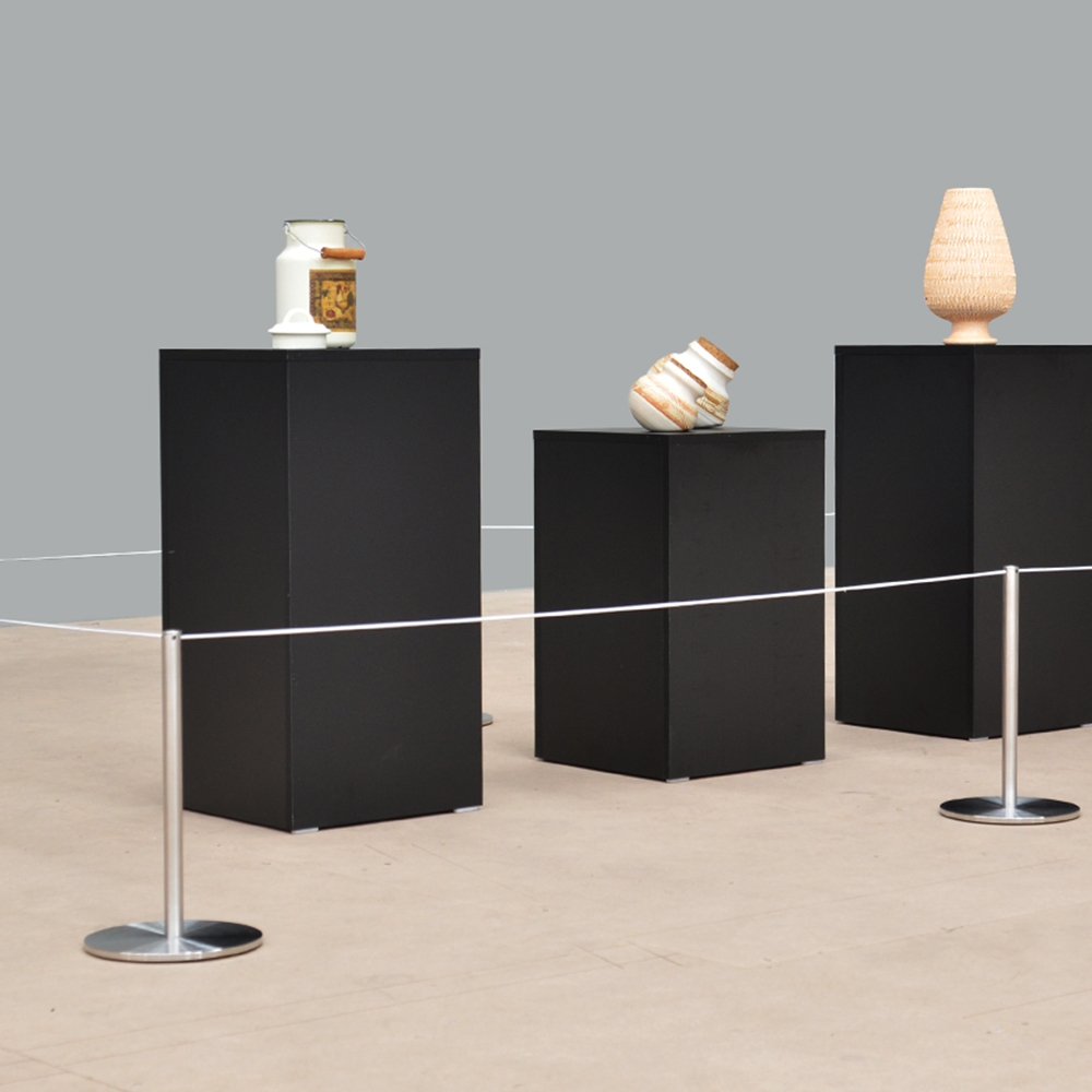 Cordon Off Barrier - 6 Slim Posts & 15m Elastic Cord